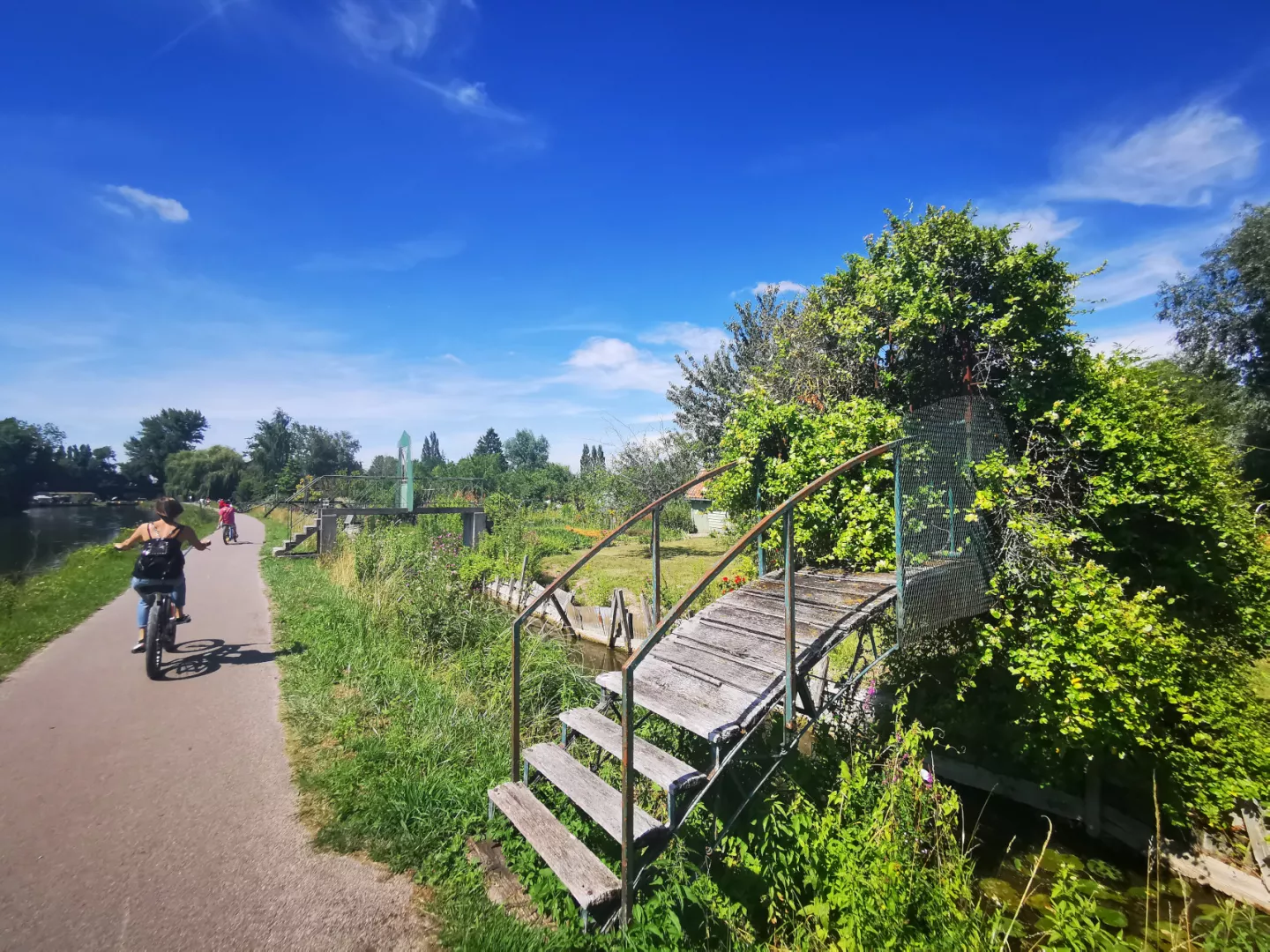 Somme Valley cycle route: Corbie | Amiens
