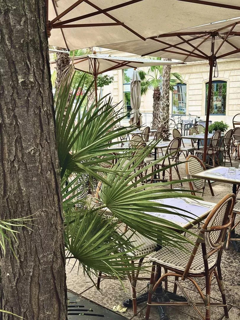 Le Café Victor Hugo, Restaurants to Valence