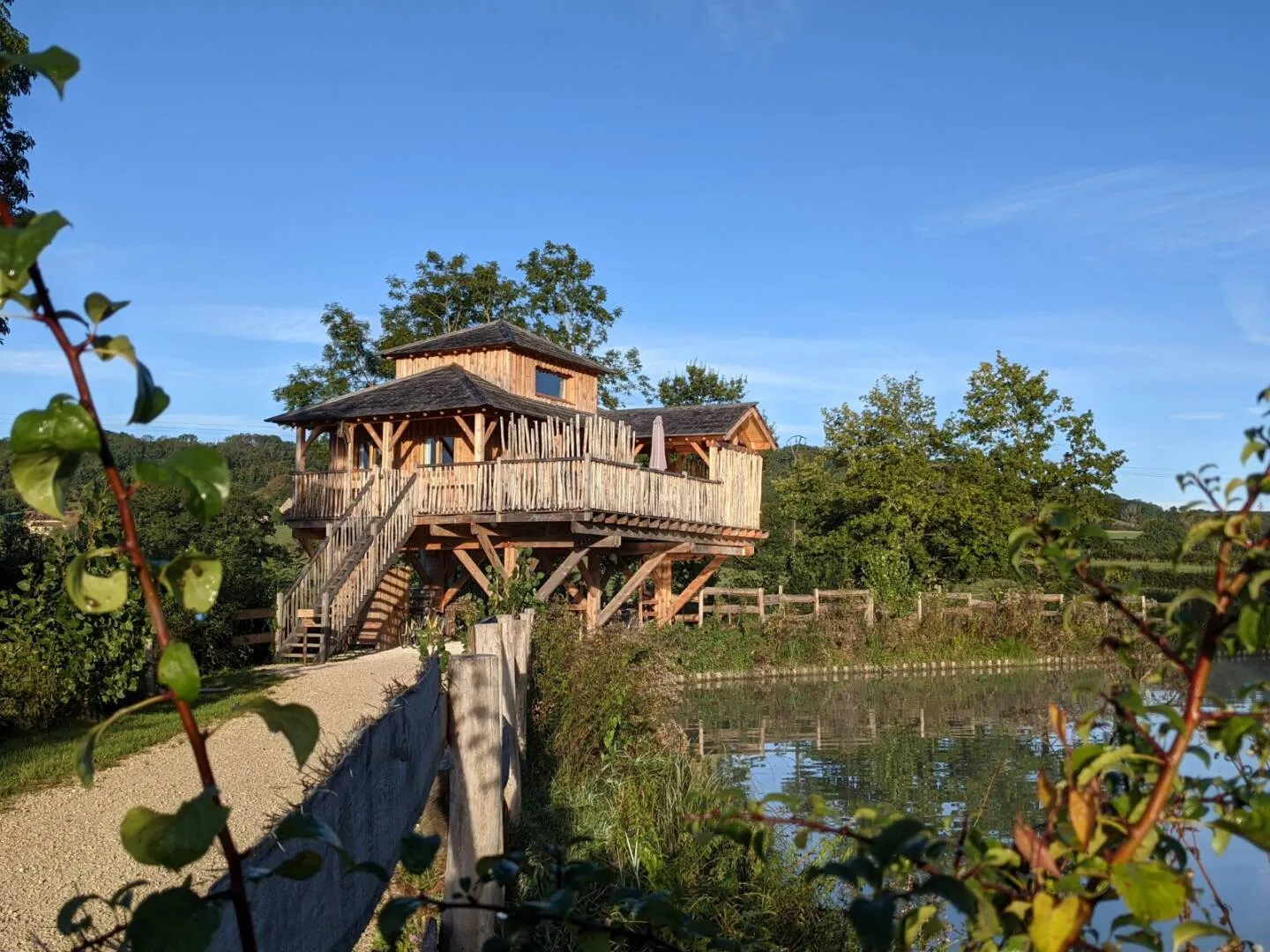 Les Lodges du Canal de Bourgogne - la cabane rose des vents, Unusual ...